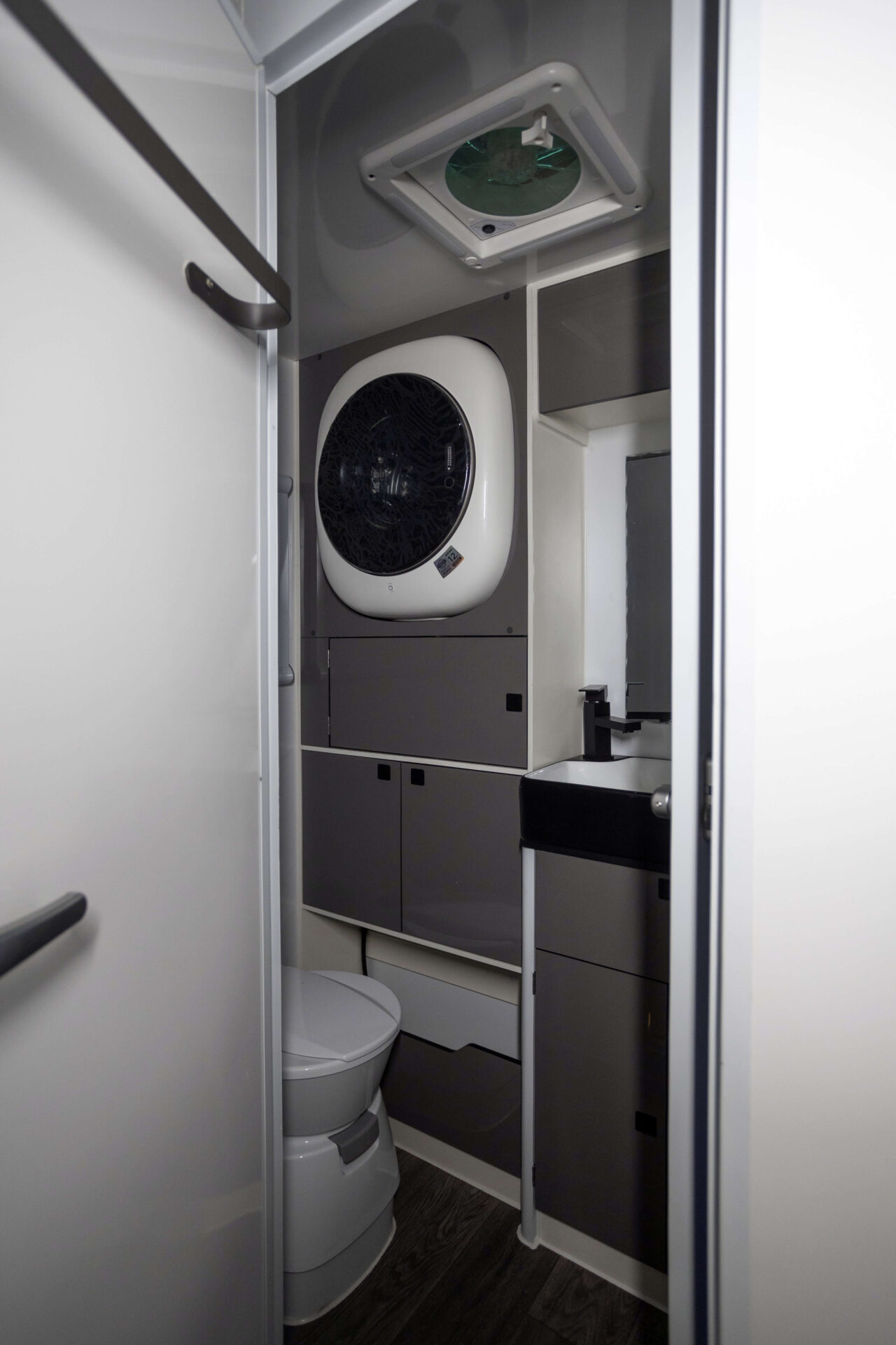 17 ft. Family Off-Road Caravan (2 Adults, 2 Kids) Venus 17HR